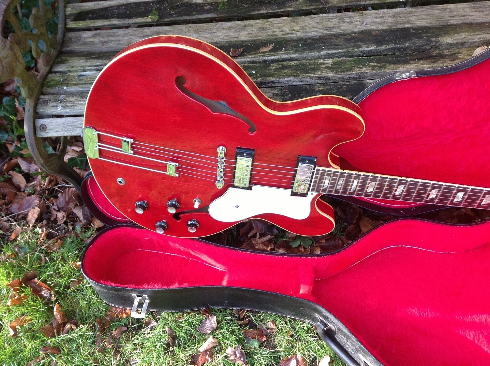 1967 Epiphone Riviera - Vintage & Modern Guitars