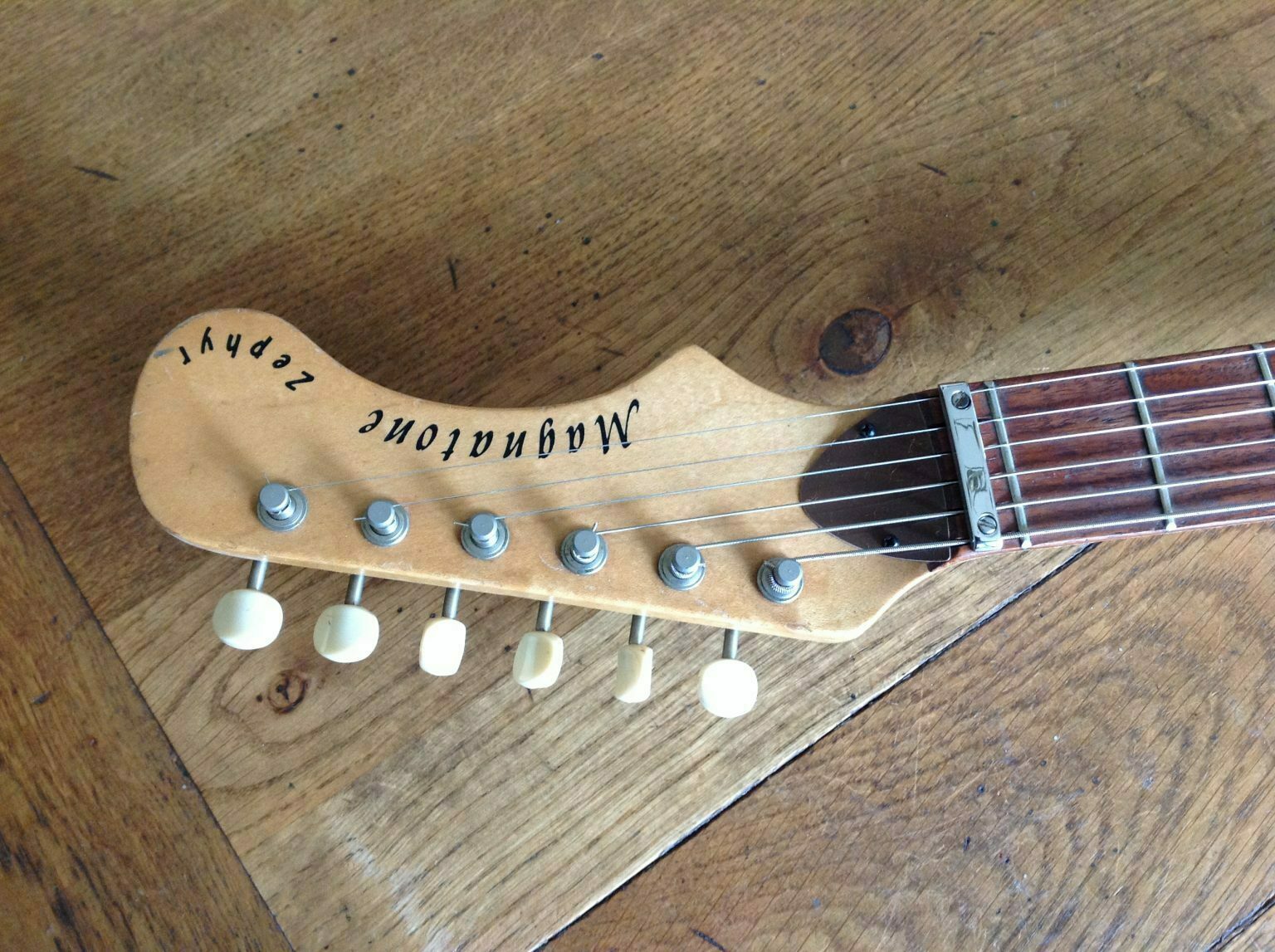 1965 Magnatone Zephyr - Vintage & Modern Guitars