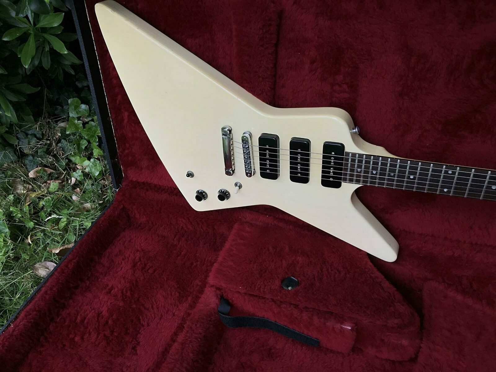 1984 Gibson Explorer 3 - Vintage & Modern Guitars