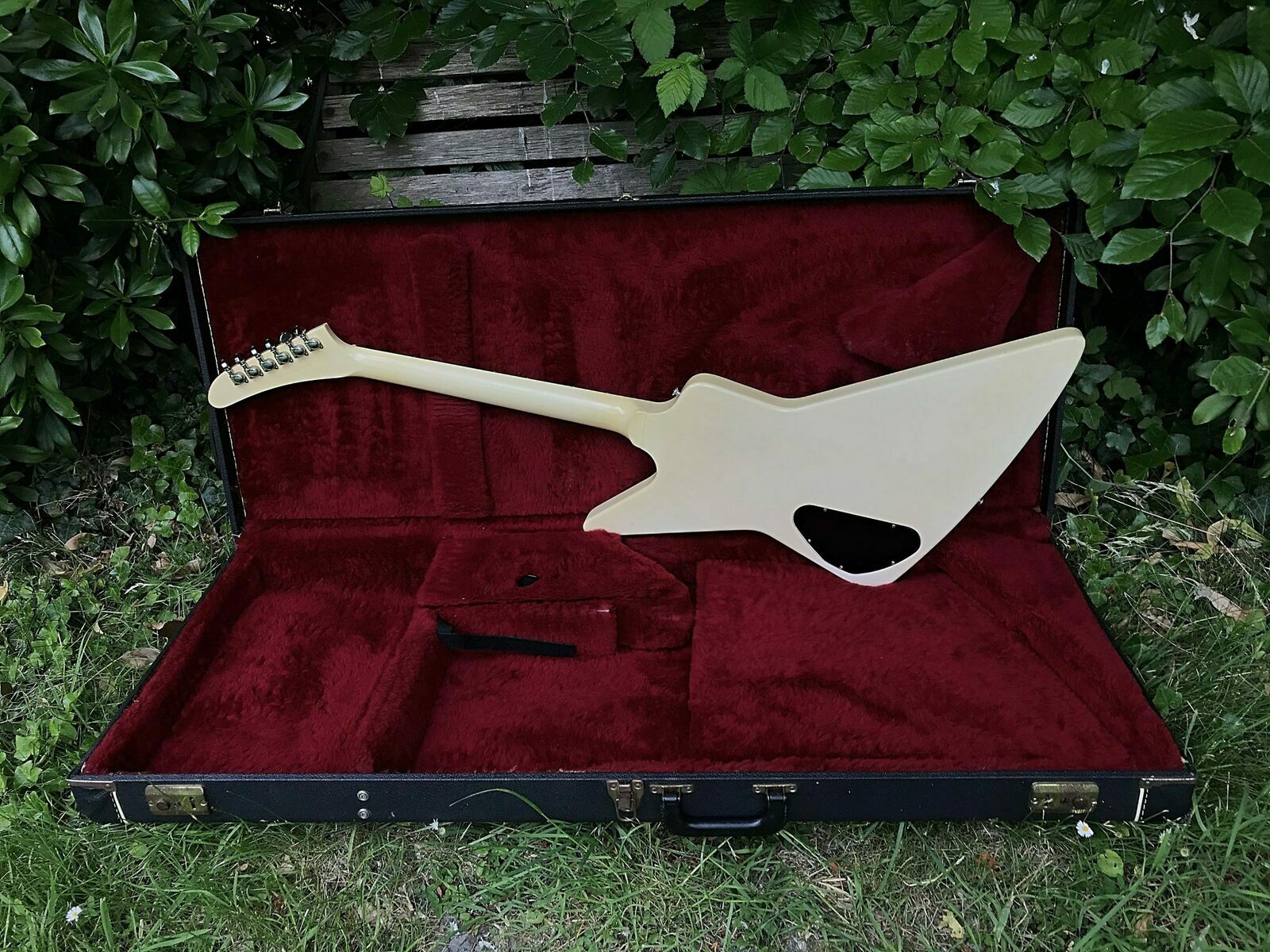 1984 Gibson Explorer 3 - Vintage & Modern Guitars