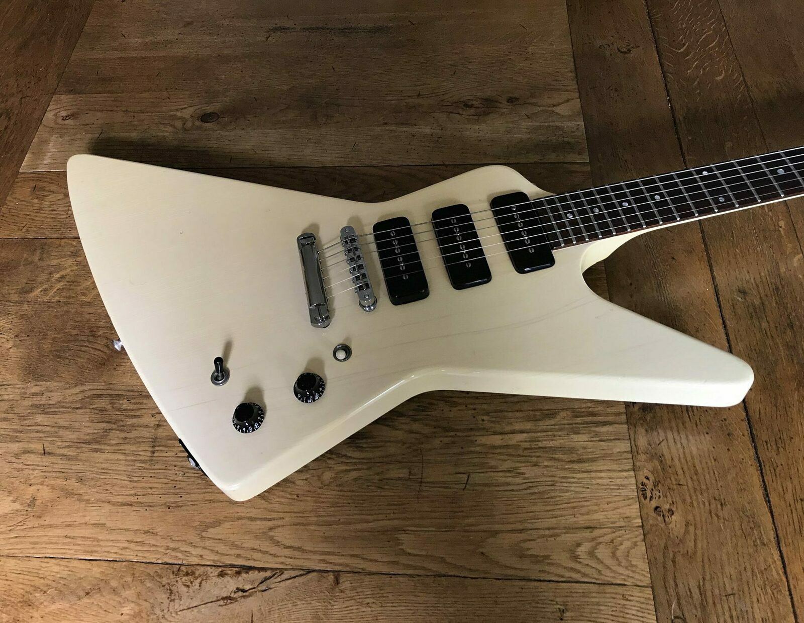 1984 Gibson Explorer 3 - Vintage & Modern Guitars