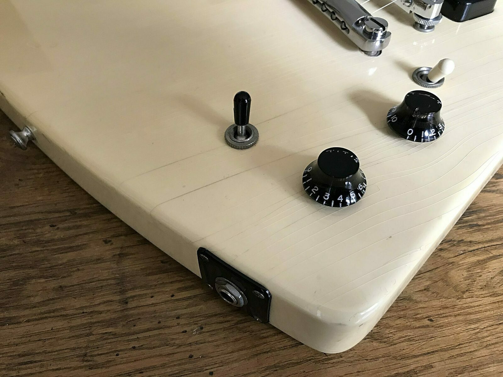 1984 Gibson Explorer 3 - Vintage & Modern Guitars