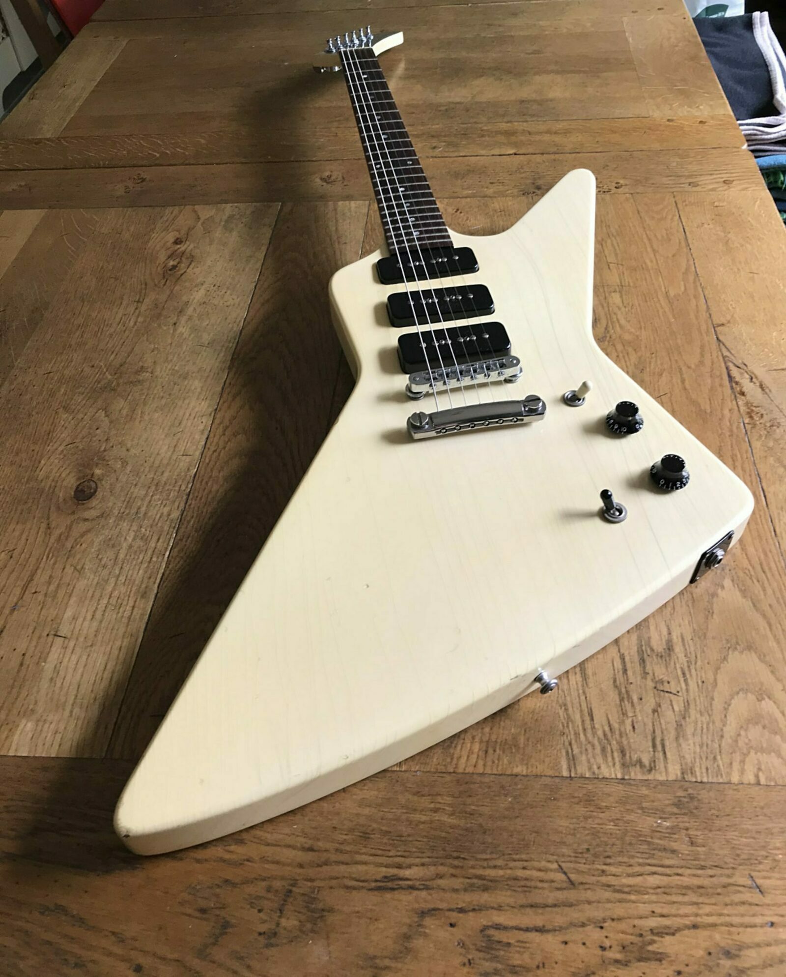 1984 Gibson Explorer 3 - Vintage & Modern Guitars