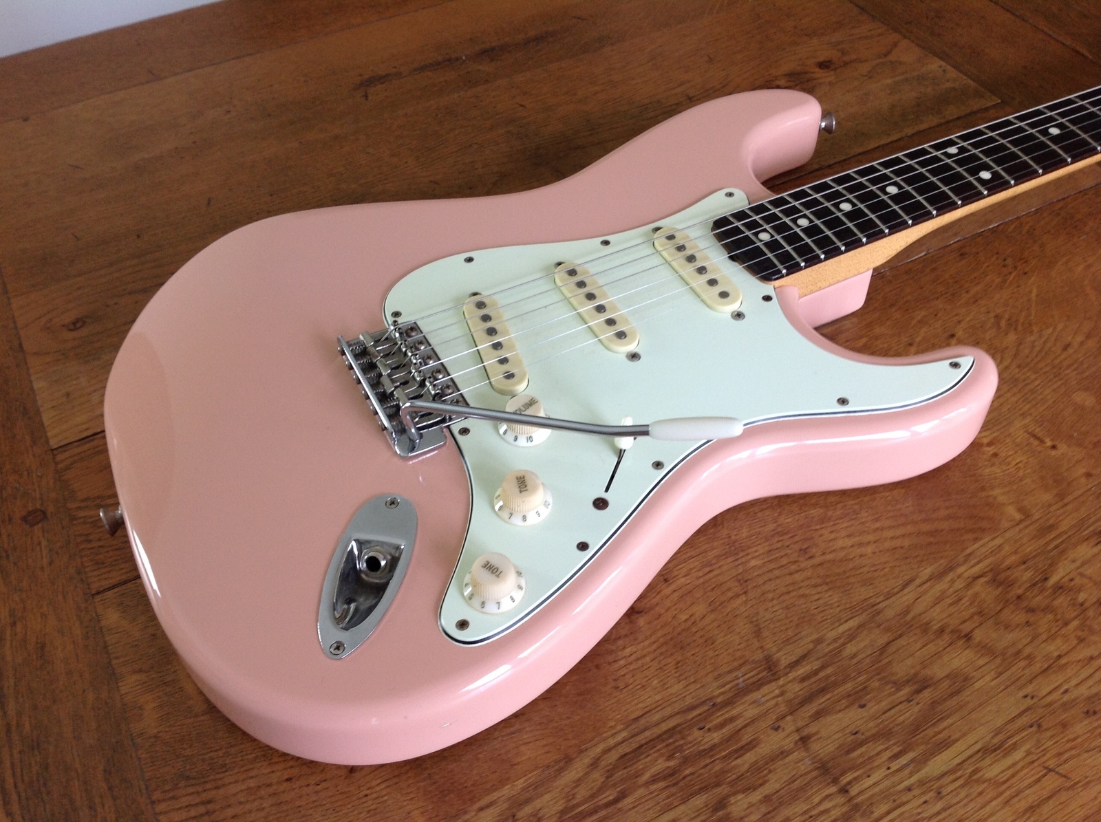 1996 Fender Japan 1962 Reissue Stratocaster Shell Pink - Vintage ...