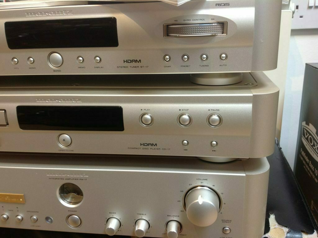 Marantz KI Signature Hi Fi System - Vintage & Modern Guitars