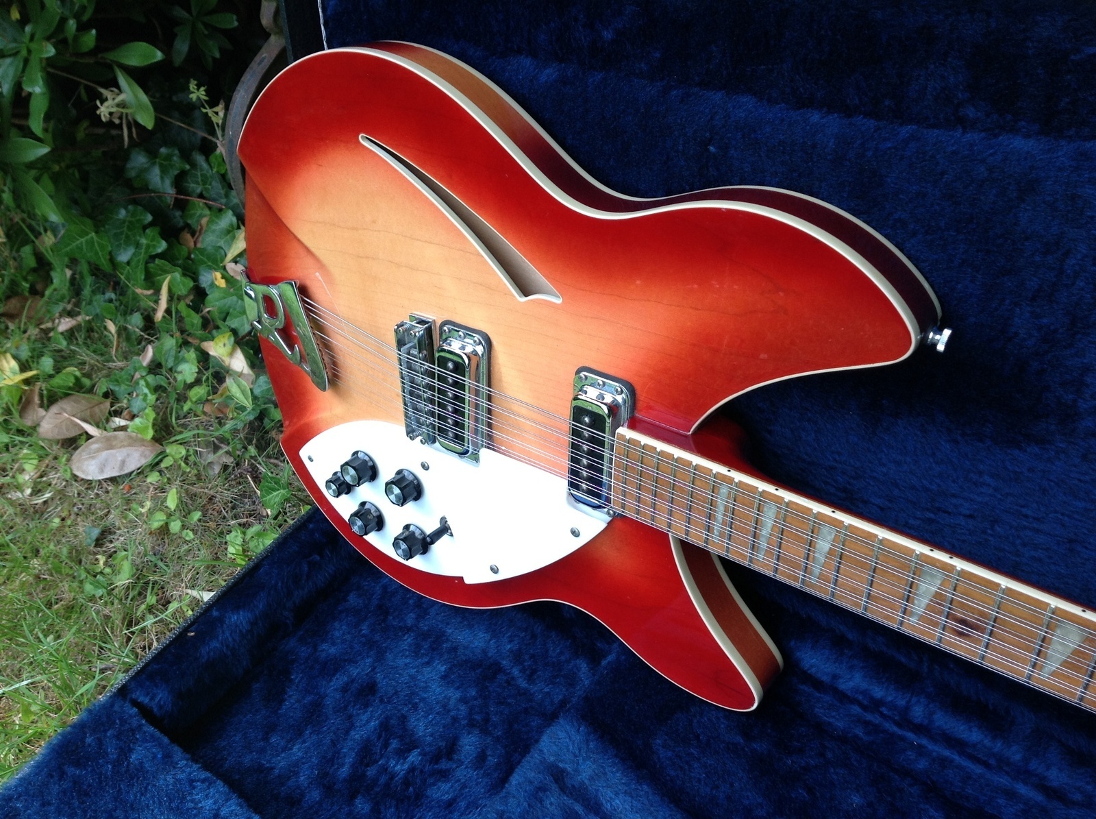 1990 Rickenbacker 360 - 12 - Vintage & Modern Guitars