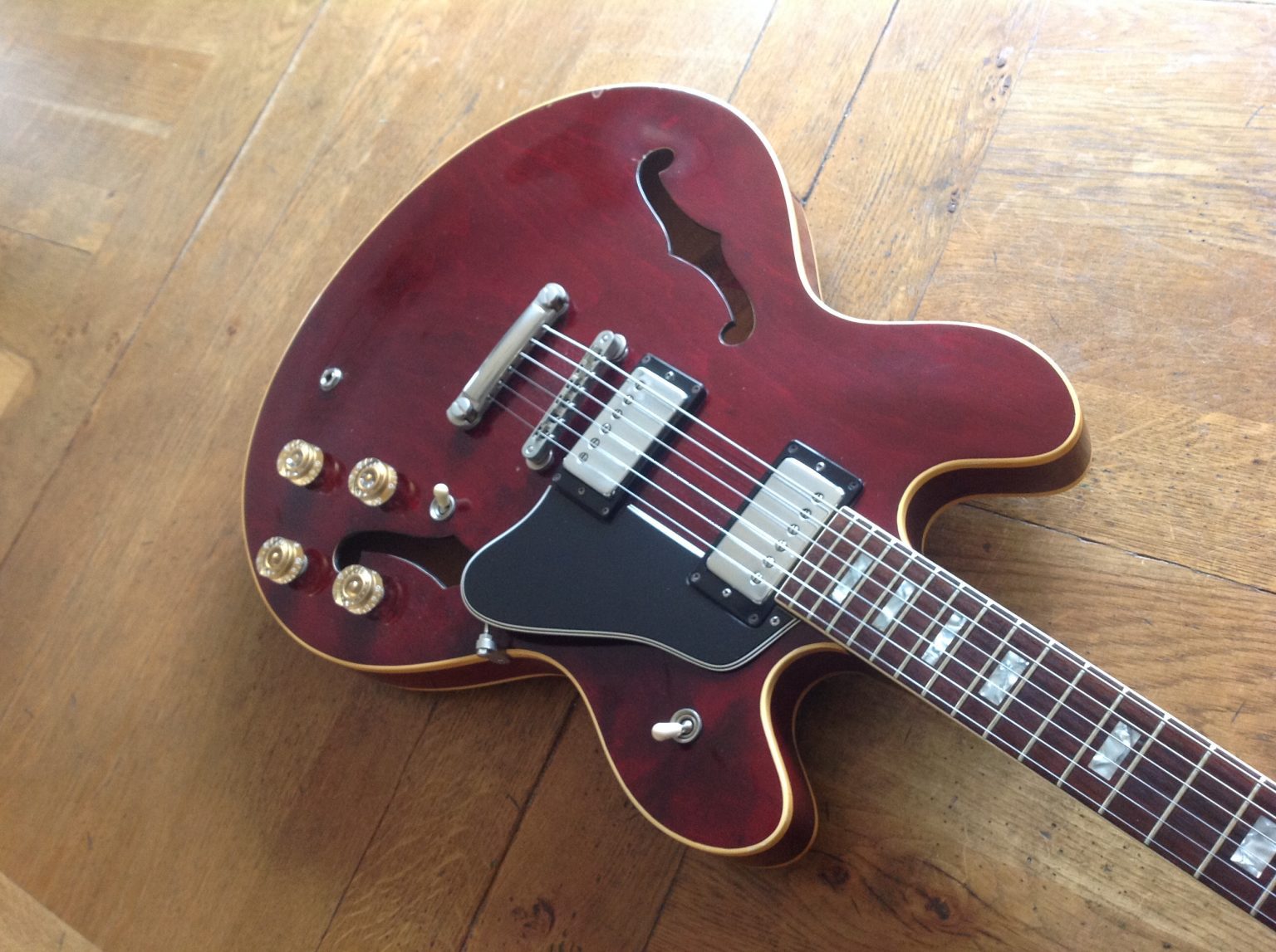 1969 Gibson ES 335 TD Wine Red - Vintage & Modern Guitars