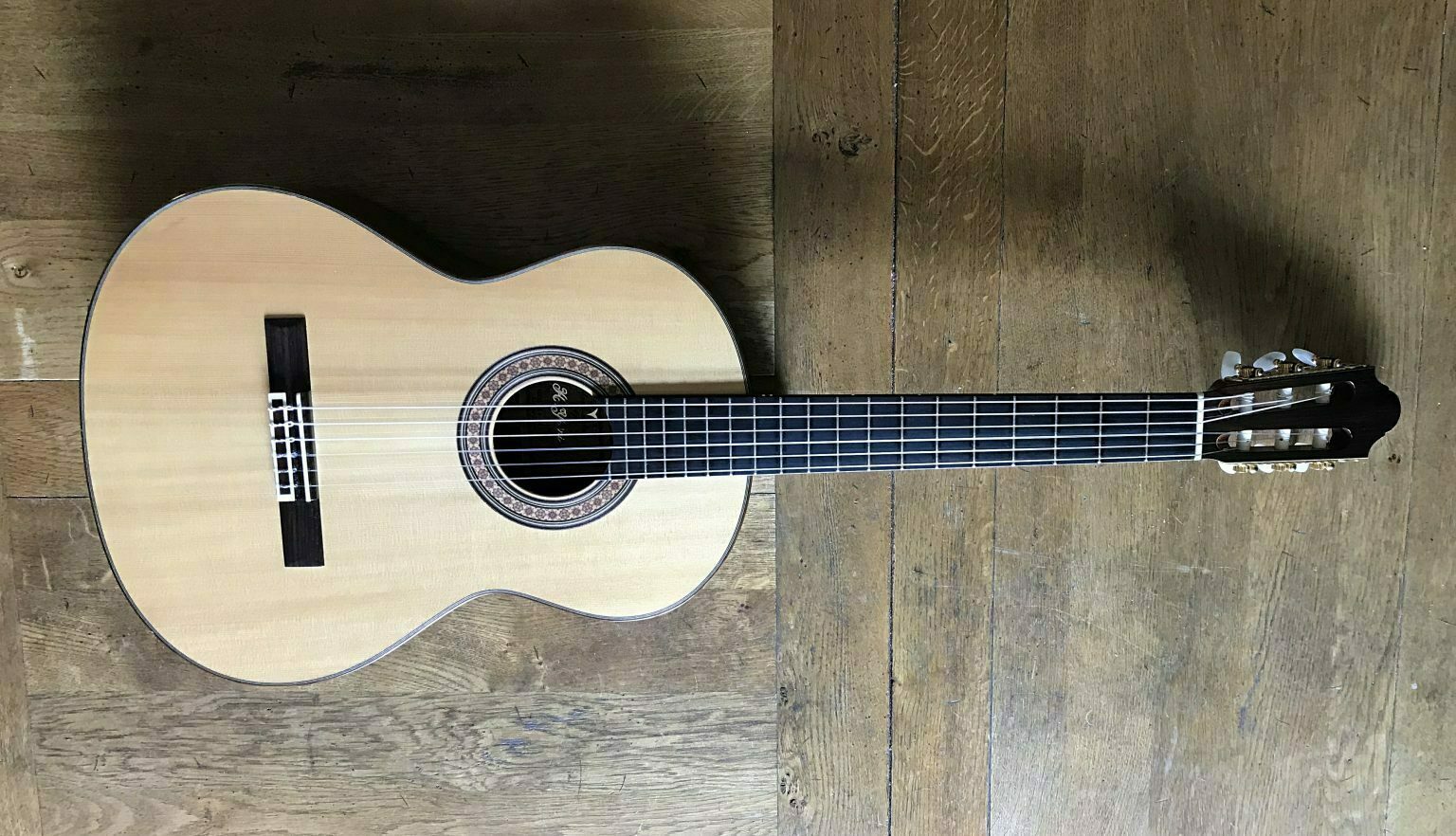 Acoustic - Vintage & Modern Guitars