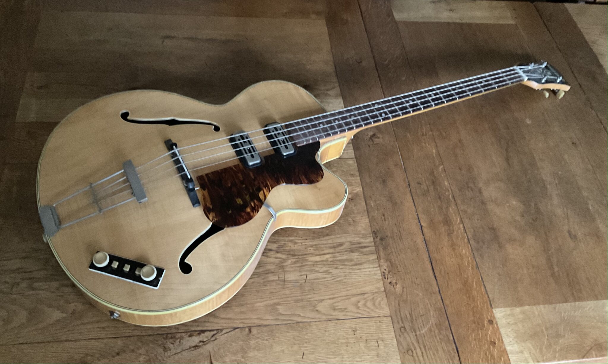 1961 Hofner 500/5 Bass - Vintage & Modern Guitars