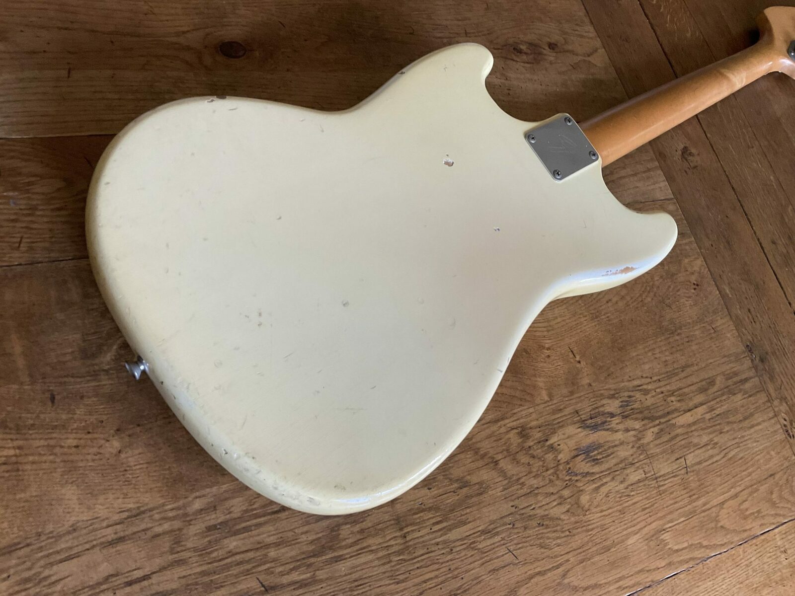 1971 Fender Musicmaster Bass - Vintage & Modern Guitars